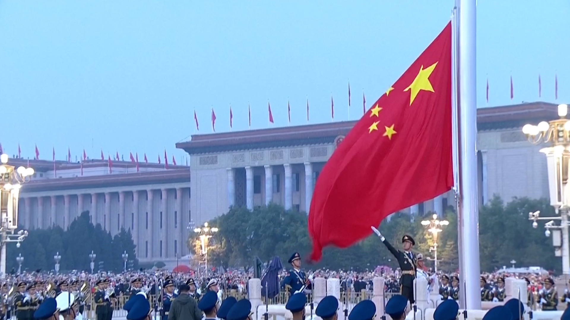 Fête nationale chinoise : des milliers de personnes sur la place Tian'anmen pour la cérémonie de ...