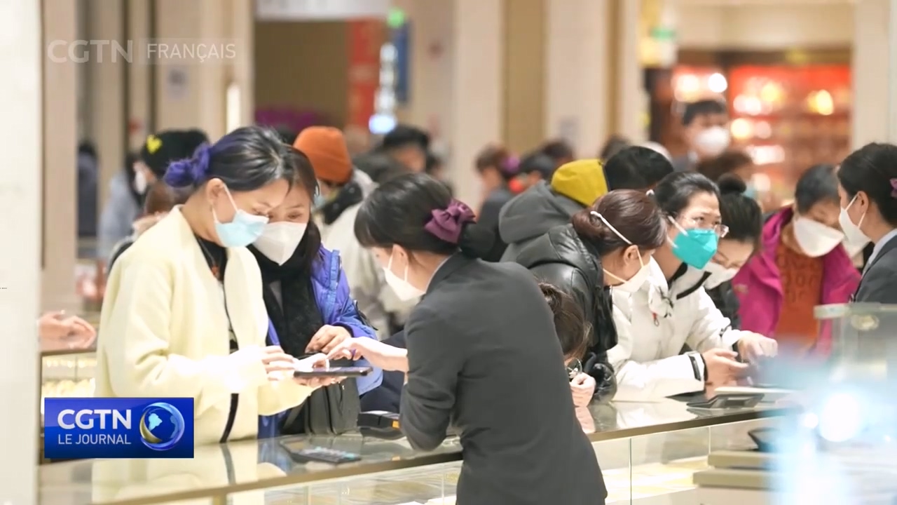 Les commerces de Beijing prisés des clients de fin d'année - CGTN