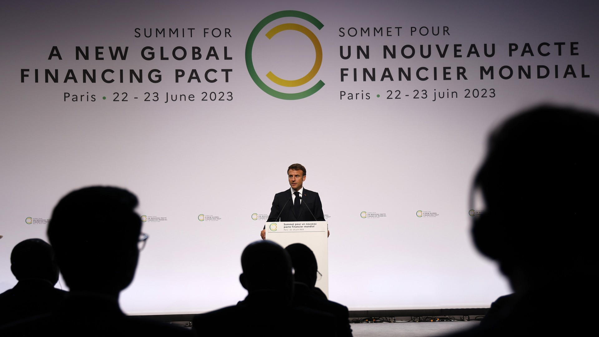 Sommet financier à Paris : les dirigeants mondiaux s'engagent à lutter ...