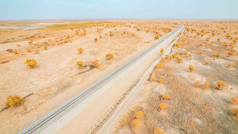 Premier anniversaire du chemin de fer Ruoqiang-Hotan dans le Xinjiang ...