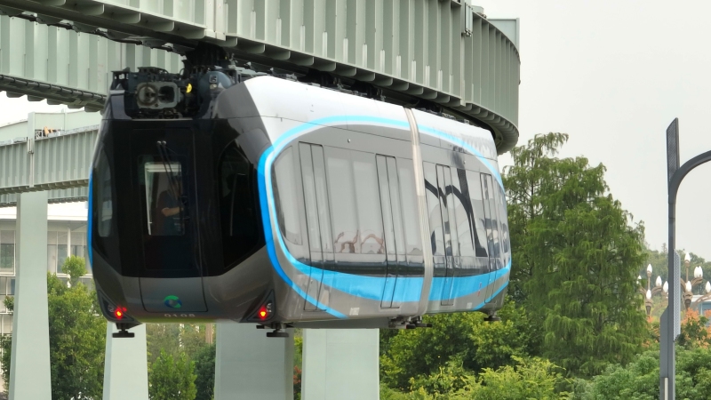 Le premier train monorail suspendu commercial de Chine « Optics Valley ...