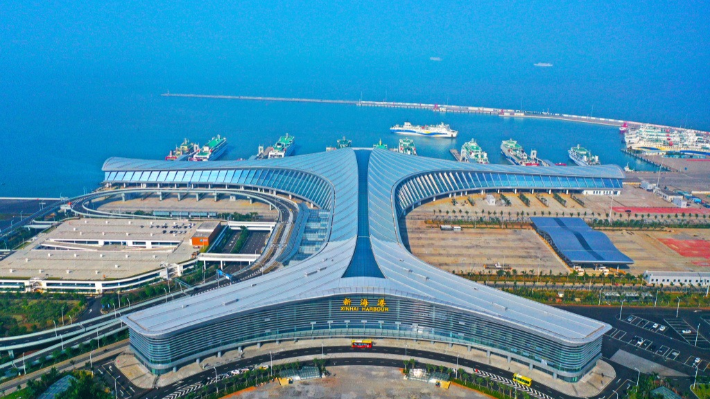 Haikou : le plus grand hub portuaire de navires-rouliers de Chine mise ...