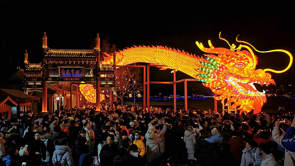 Fête Des Lanternes Les Habitants De Toute La Chine Célèbrent La Fête
