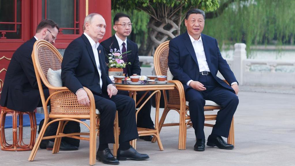Xi Jinping tient une réunion restreinte avec Vladimir Poutine à ...