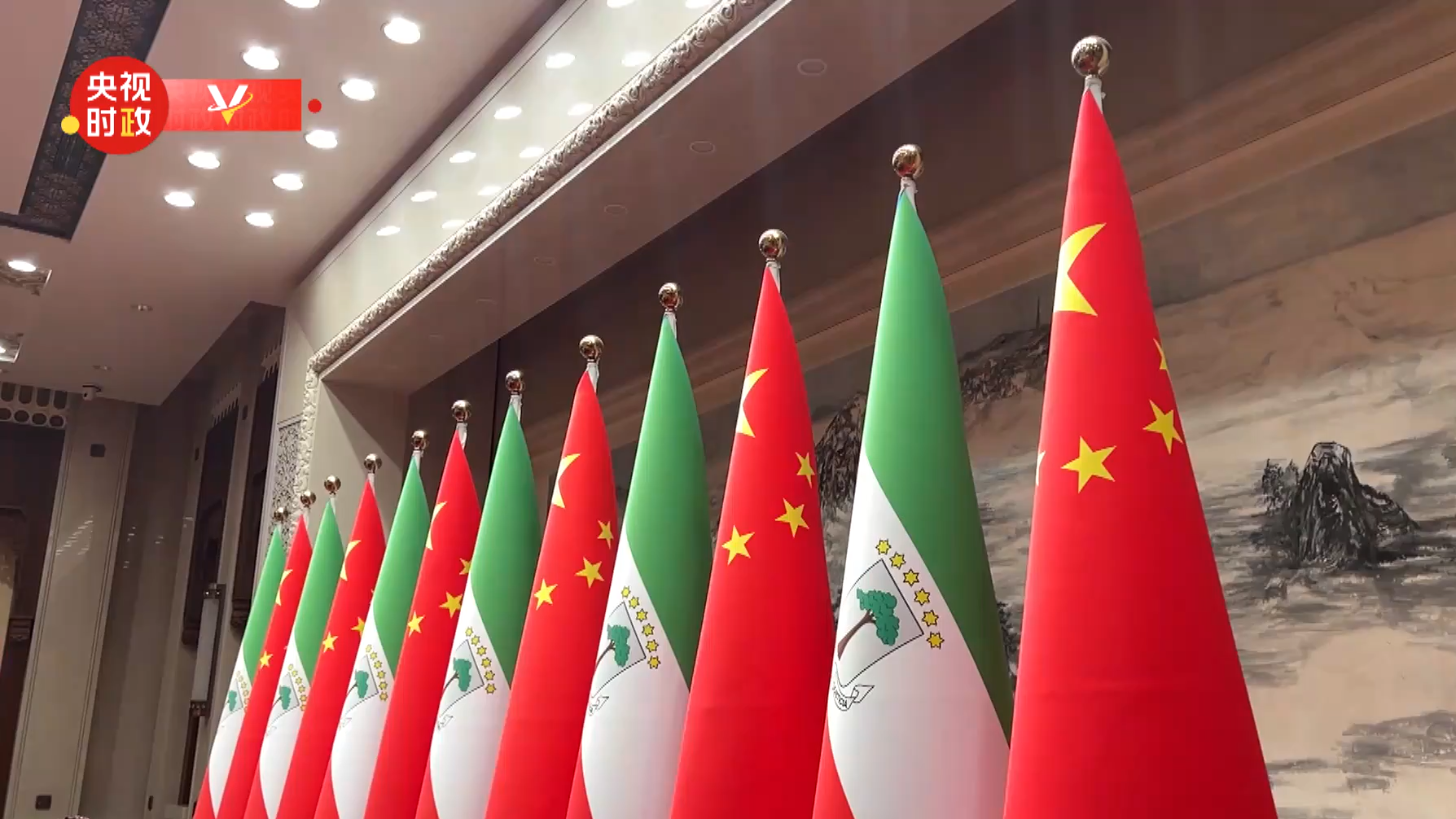 Xi Jinping assiste à la cérémonie de signature de documents avec le ...