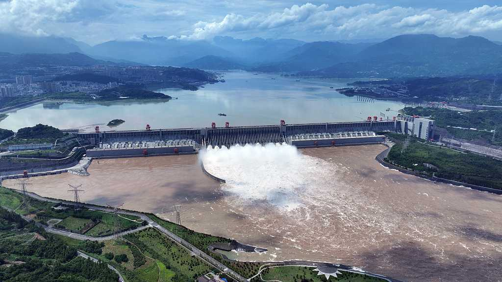 Chine : le barrage des Trois Gorges ouvre des vannes pour atténuer la ...