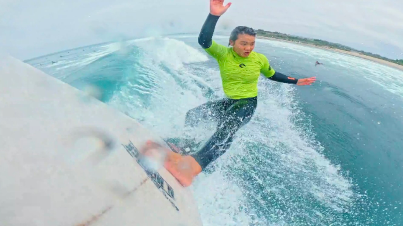 Yang Siqi : une pionnière du surf chinois à seulement 15 ans - CGTN