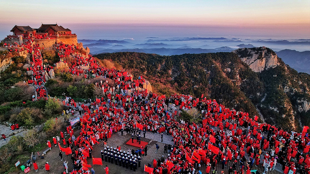 Les Chinois célèbrent la Fête nationale chinoise - CGTN