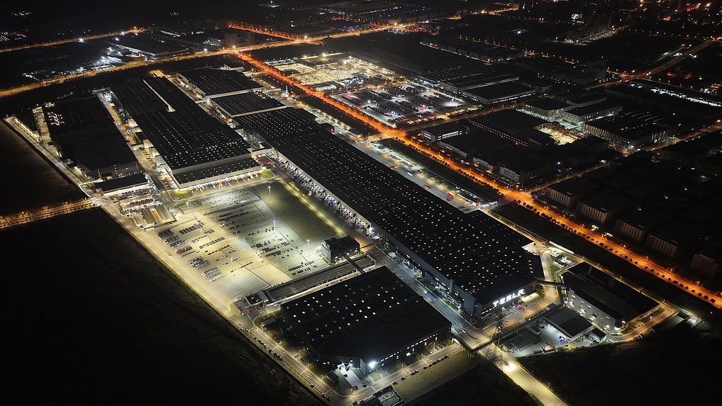 La méga-usine de Tesla à Shanghai achèvera sa construction d'ici la fin ...