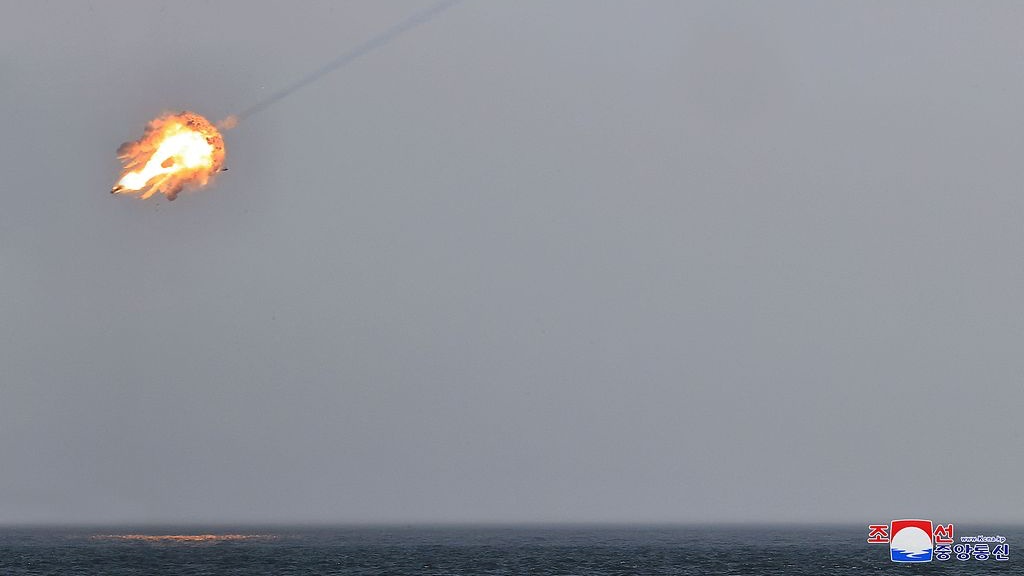 La RPDC teste un nouveau système de missiles antiaériens - CGTN