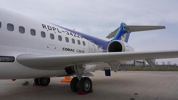 Livraison du premier avion C909 de COMAC à Lao Airlines - CGTN