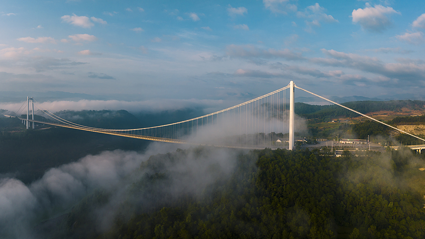 Baoshan : le pont de Longjiang enjambe la vallée avec une majesté ...