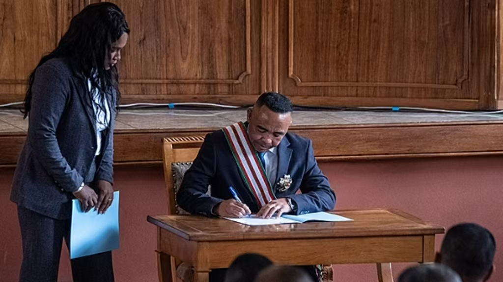 Madagascar : le colonel Michaël Randrianirina investi président par ...